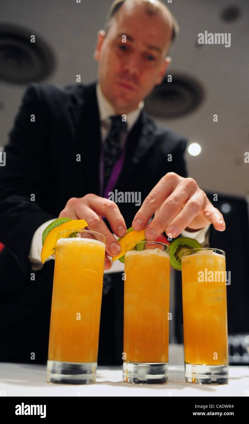 Bartender show hi-res stock photography and images - Alamy