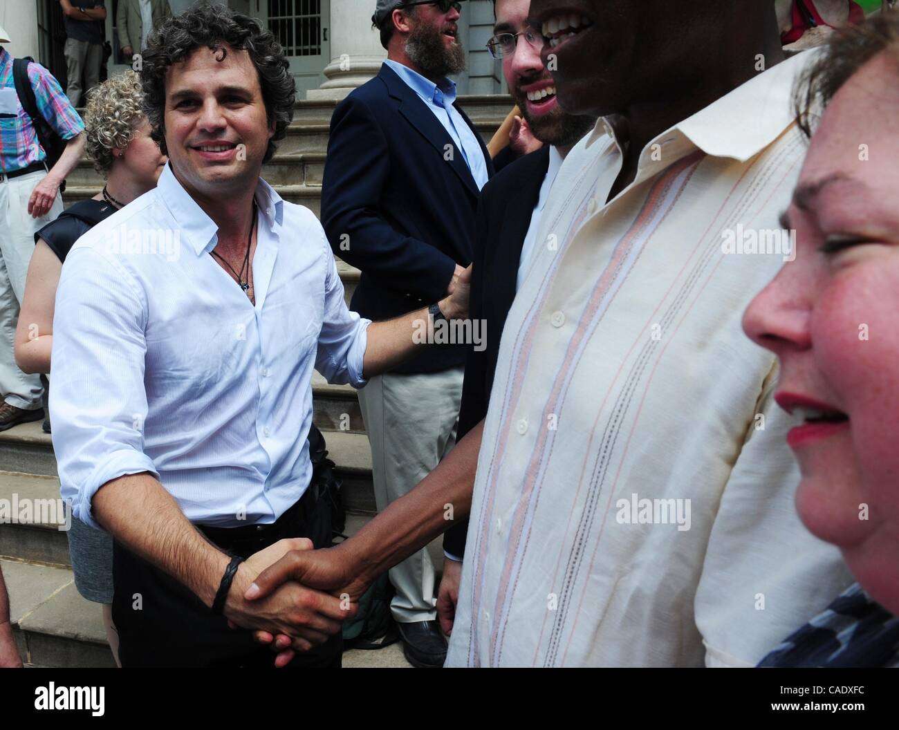 Aug. 10, 2010 - Manhattan, New York, U.S. - Actor MARK RUFFALO greets ...