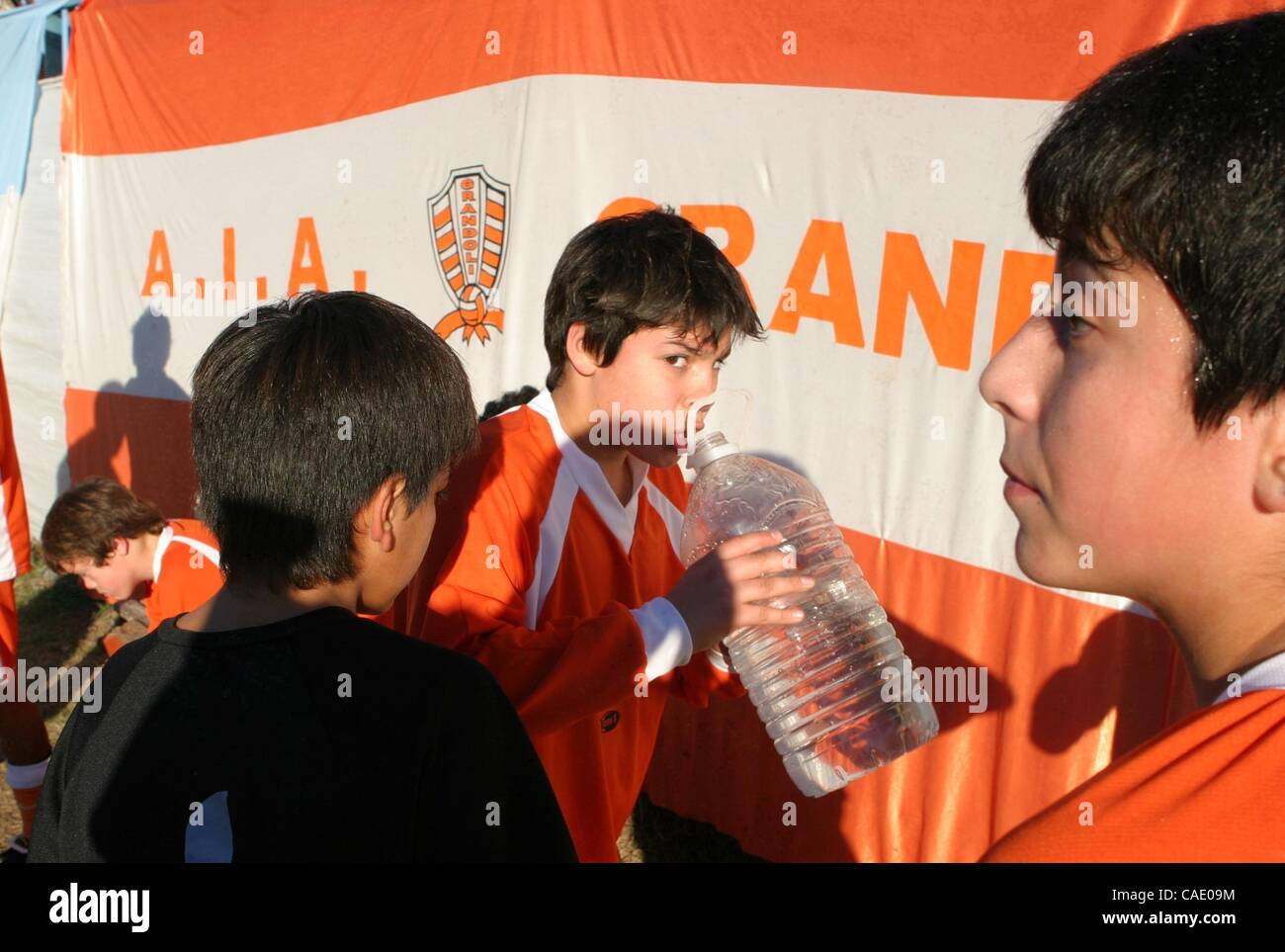 Lionel messi age 5 club grandoli hi-res stock photography and images ...