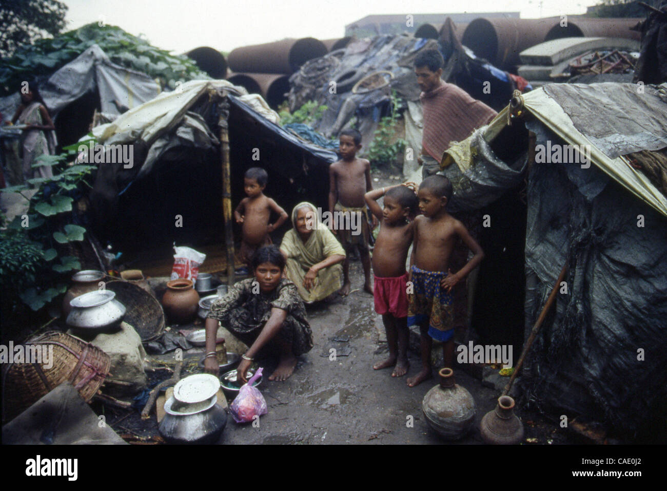Jul 01, 2010 - Kolkata, West Bengal, India - Families living in tents ...