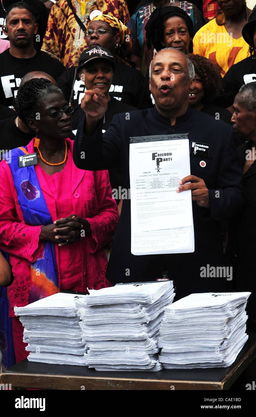 New black panther party hi-res stock photography and images - Alamy