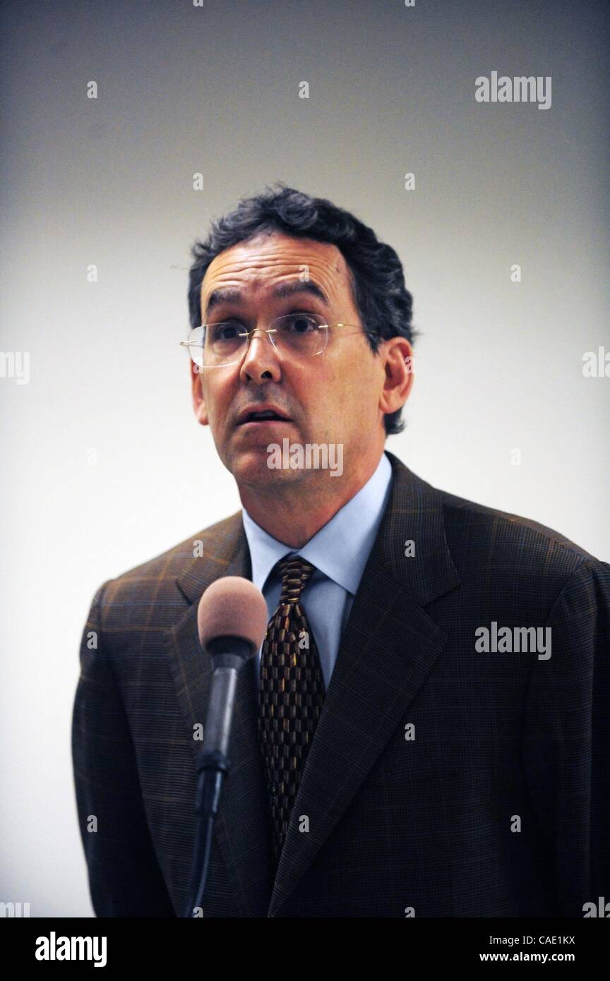 Aug. 23, 2010 - Manhattan, New York, U.S. - Architect RAFAEL PELLI of ...