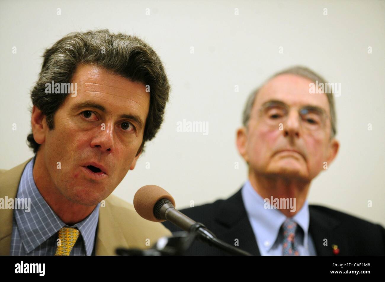 Aug. 23, 2010 - Manhattan, New York, U.S. - TONY MALKIN and his father ...