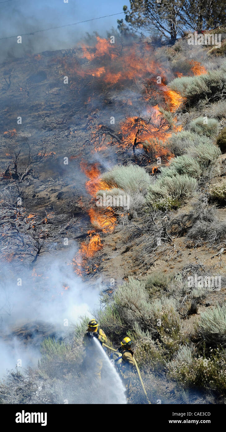July 30,2010 - Palmdale, California, USA. Firefighters battle for a ...