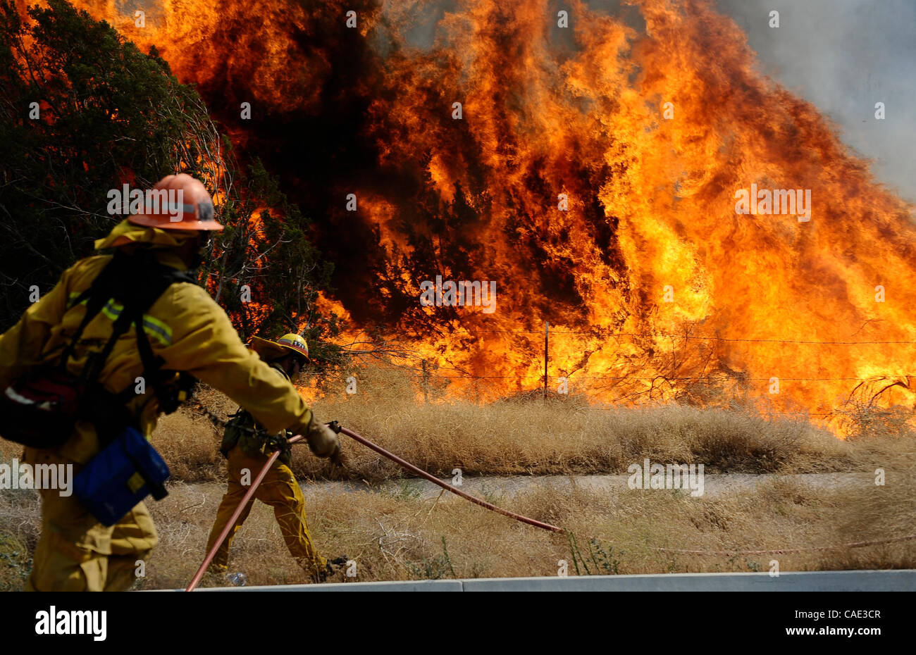 July 30,2010 - Palmdale, California, USA. Firefighters battle for a ...