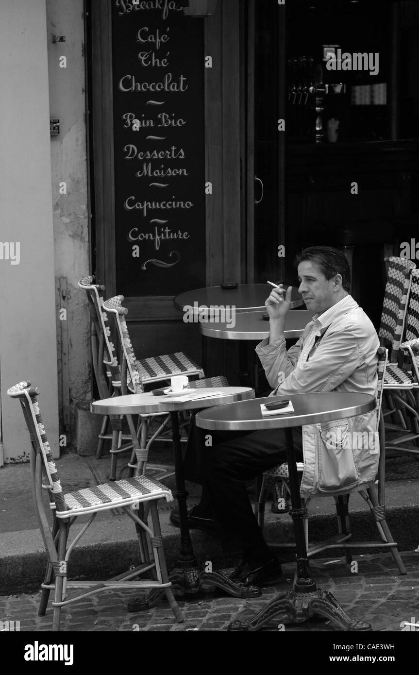 Smoking in a paris cafe hi-res stock photography and images - Alamy
