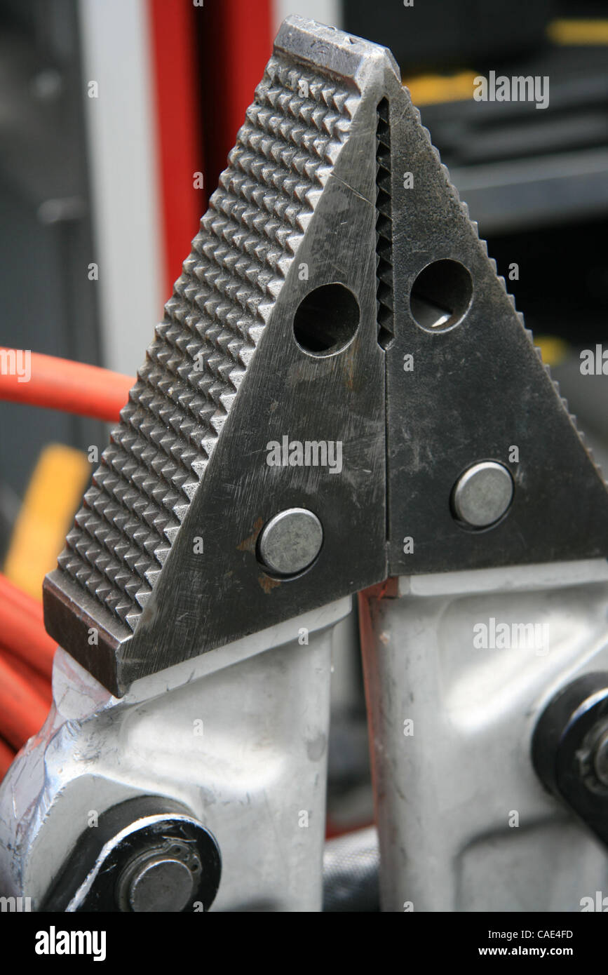 Rescue spreaders hi-res stock photography and images - Alamy