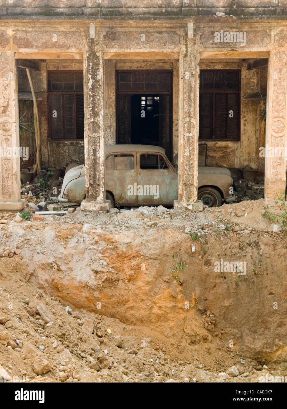 House being demolished in Bangalore, Karnataka, India Stock Photo - Alamy
