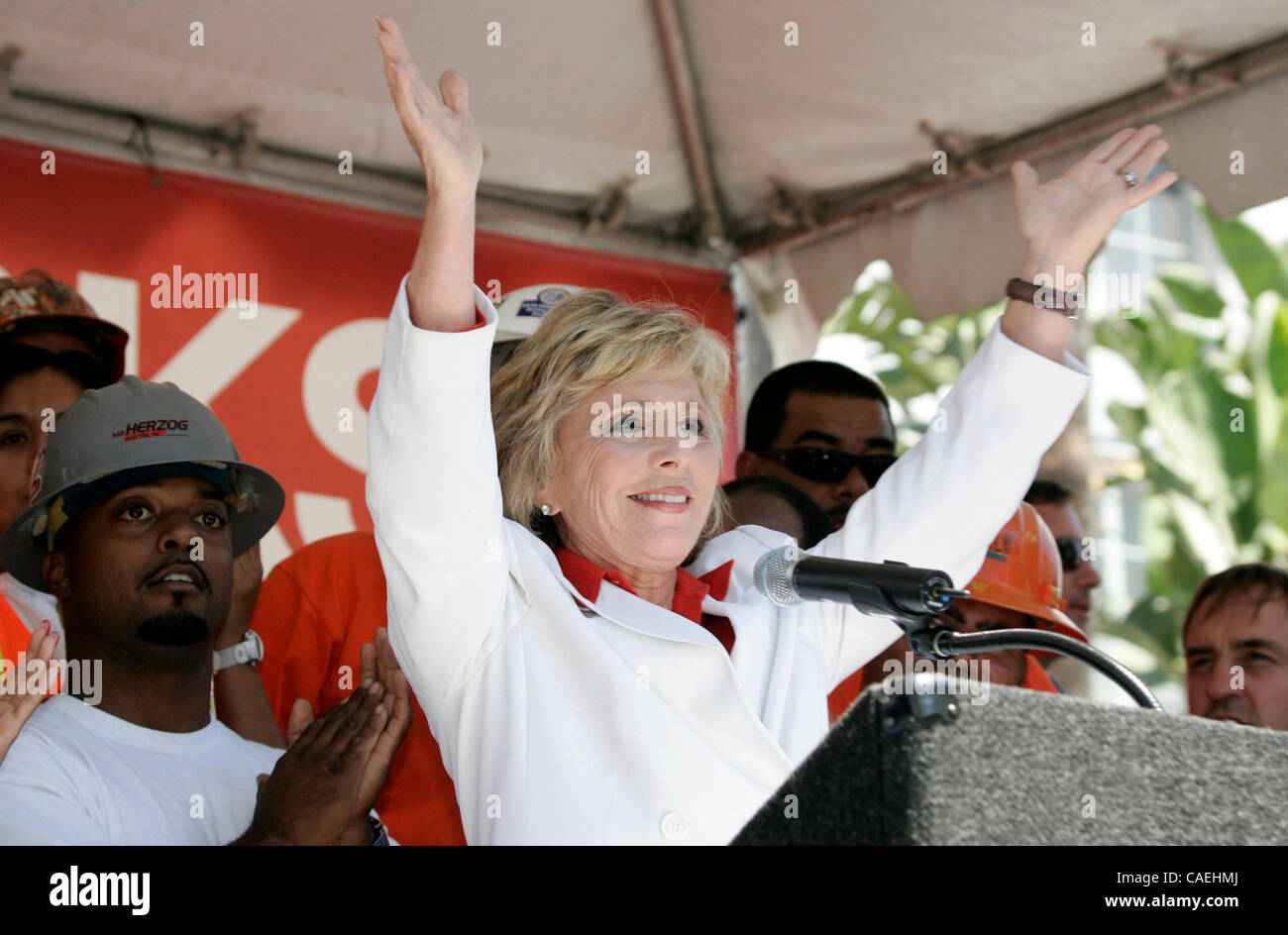 Aug. 13, 2010 - Los Angeles, California, USA - Senator Barbara Boxer (D ...