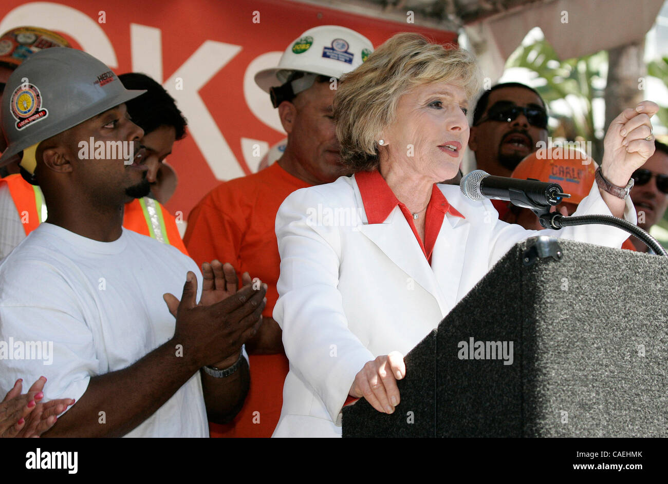 Aug. 13, 2010 - Los Angeles, California, USA - Senator Barbara Boxer (D ...