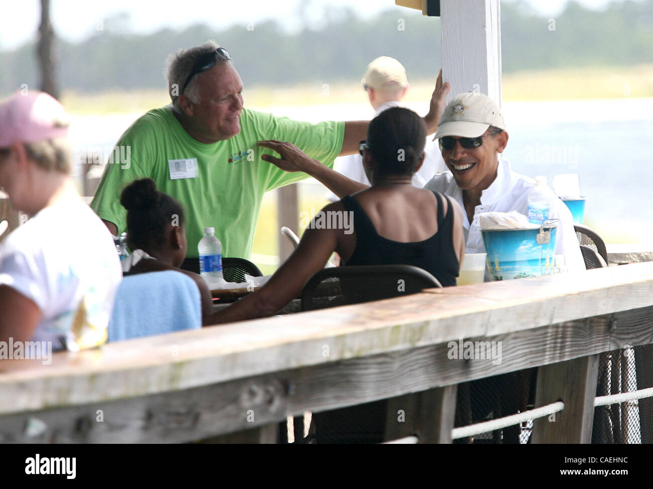 United States President Barack Obama eats lunch at Lime's Bayside Bar ...