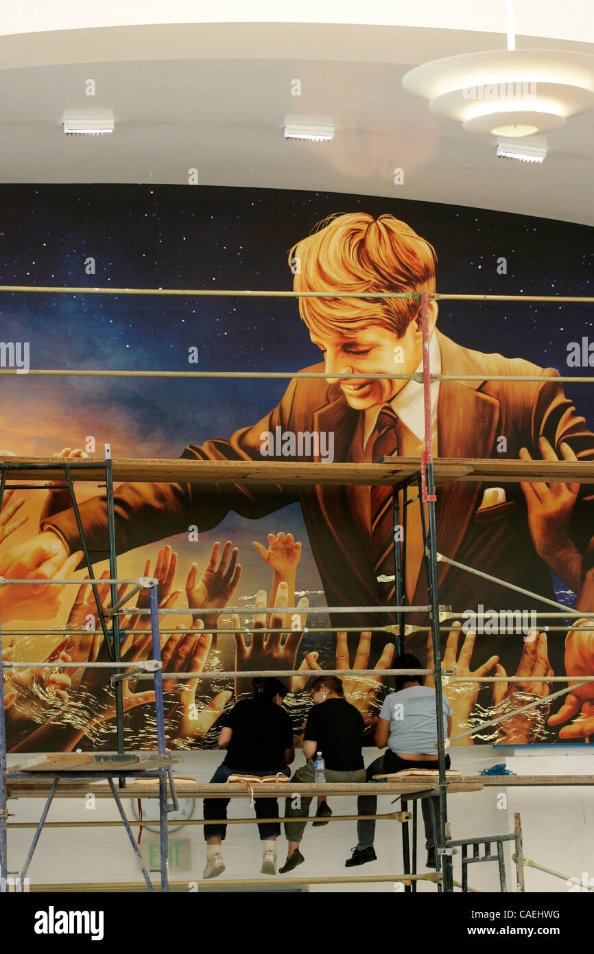 Aug. 23, 2010 - Los Angeles, California, U.S - Artists finish a mural ...