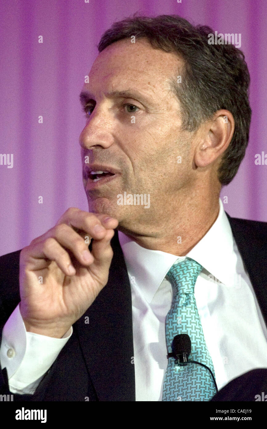 Howard schultz starbucks hi-res stock photography and images - Alamy