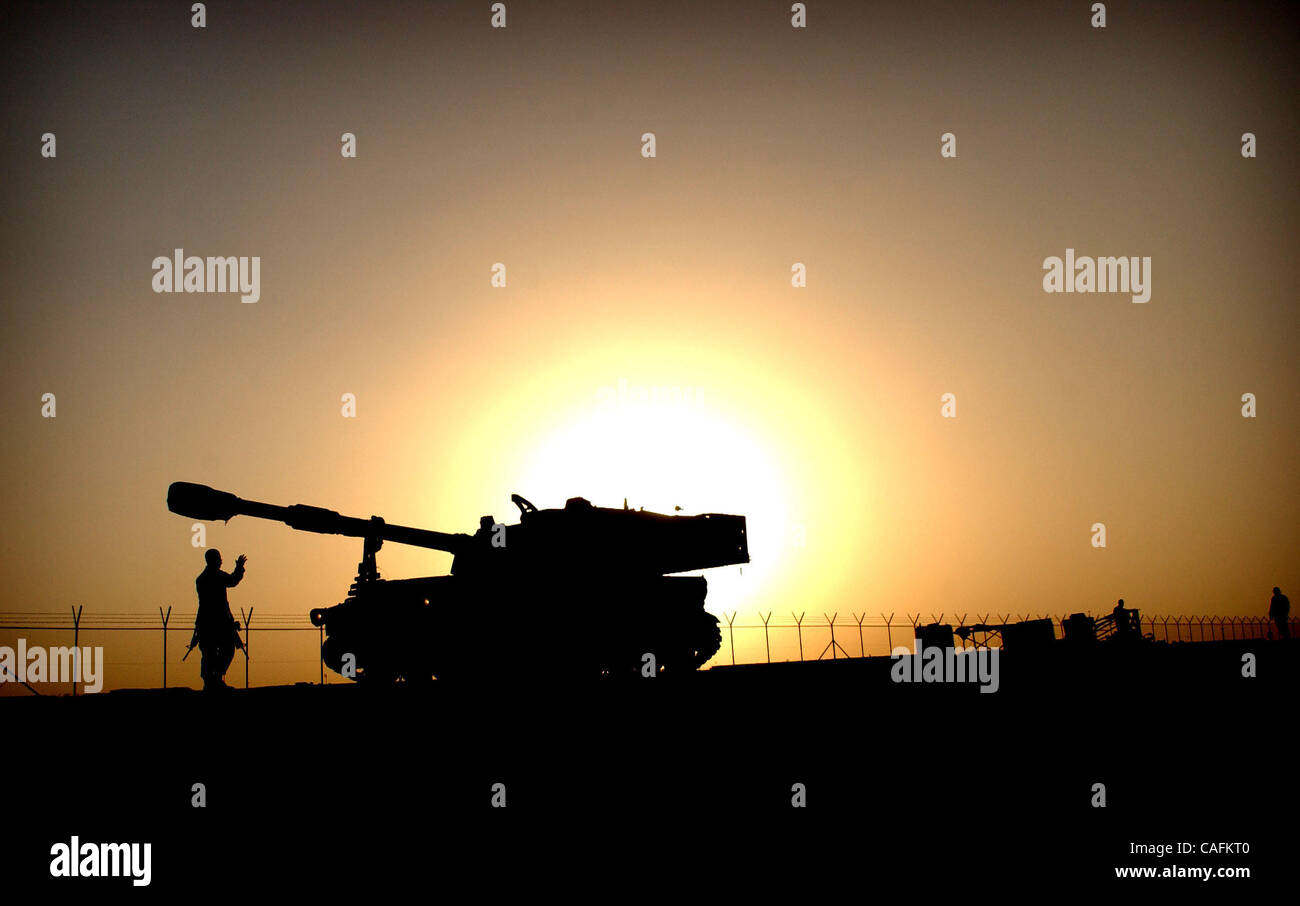 Feb 28, 2008 - Camp Adder, Iraq - A Paladin 155 Self-Propelled Howitzer ...