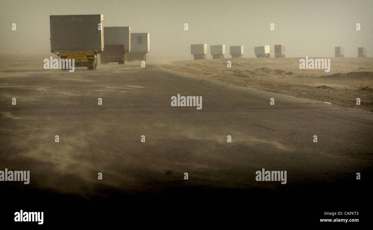 Feb 28, 2008 - Southern Iraq - Dust blows across the highway as a ...