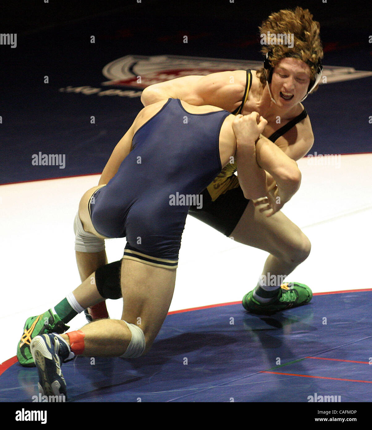 Las Lomas' Jason Welch battles Central Catholic's Steven Vasquez during ...