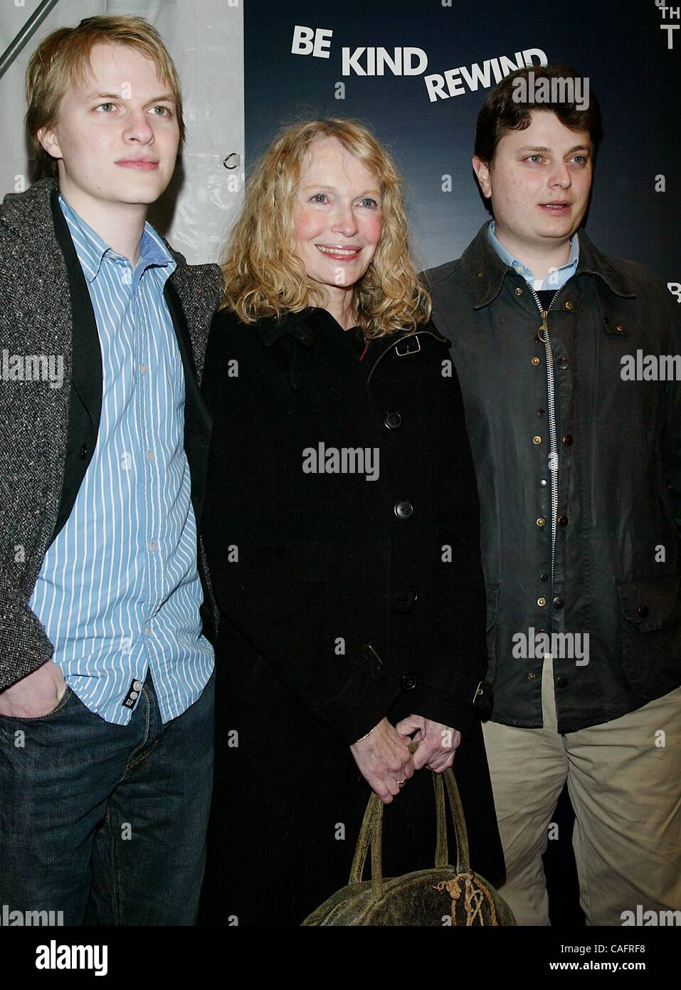 Mia farrow and children hi-res stock photography and images - Alamy