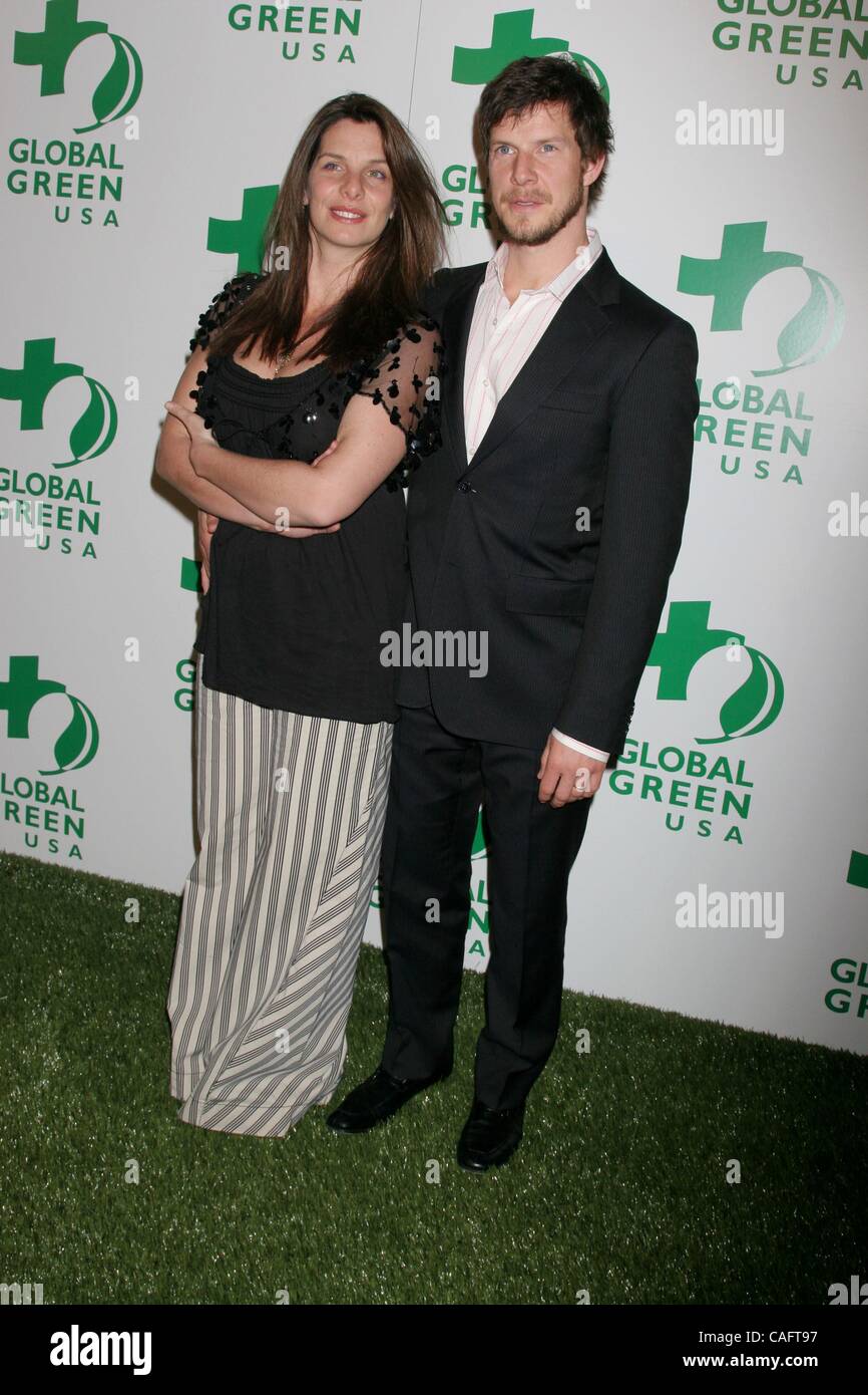 Eric mabius and wife hi-res stock photography and images - Alamy