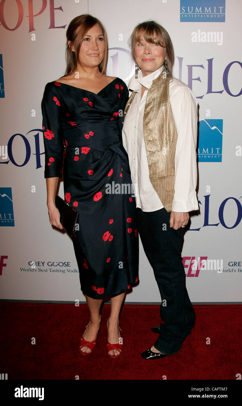 Feb 20, 2008 - West Hollywood, California, USA - Actress SCHUYLER FISK ...