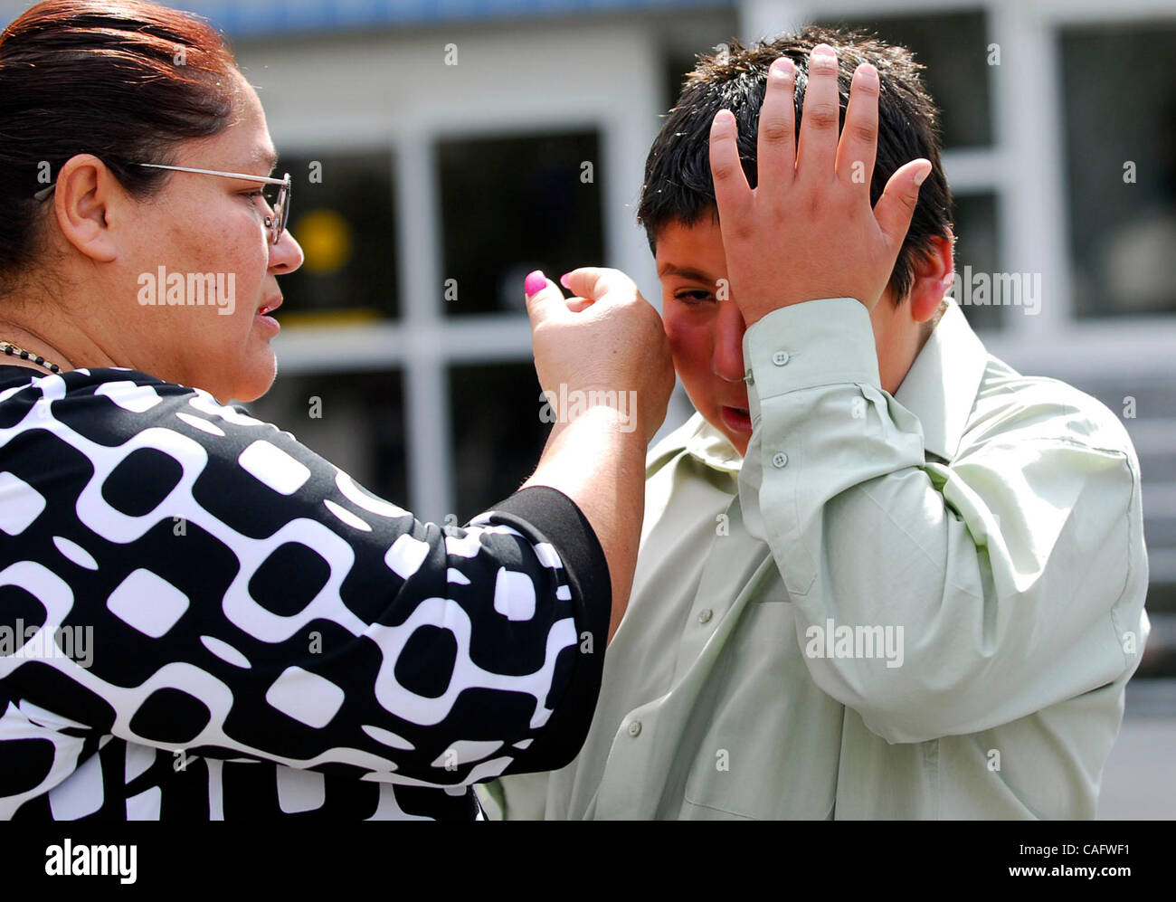 Pedro Samano (right), 11 years-old and older brother of Julian Zaragoza ...