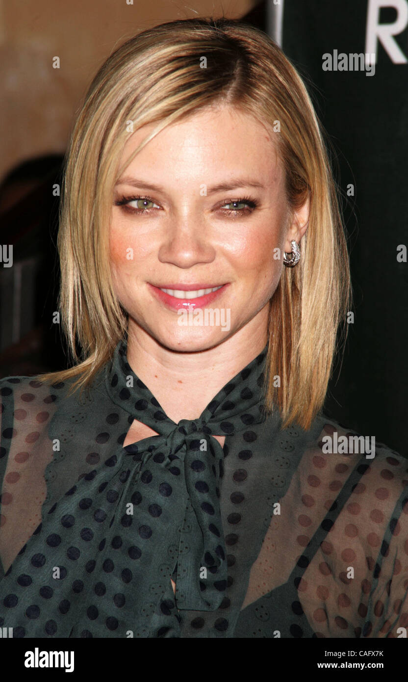 Feb 21, 2008 - New York, NY, USA - Actress AMY SMART poses for photos ...