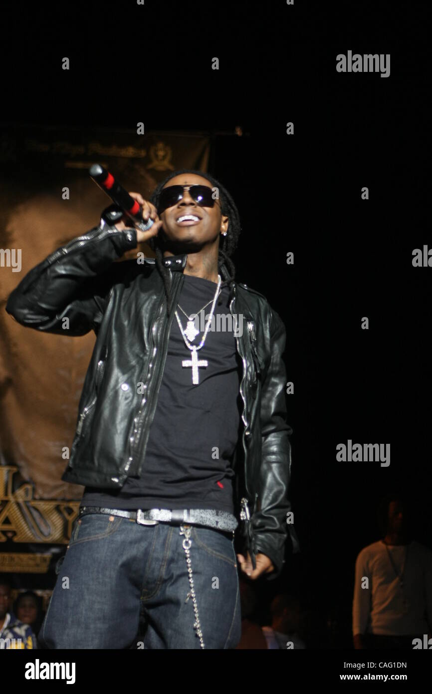 Lil wayne performing hi-res stock photography and images - Alamy