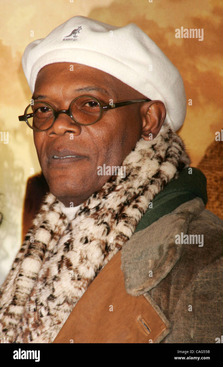 Samuel jackson jumper 2008 hi-res stock photography and images - Alamy
