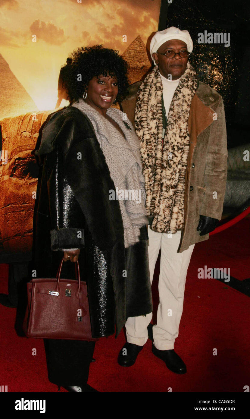 Samuel jackson jumper 2008 hi-res stock photography and images - Alamy