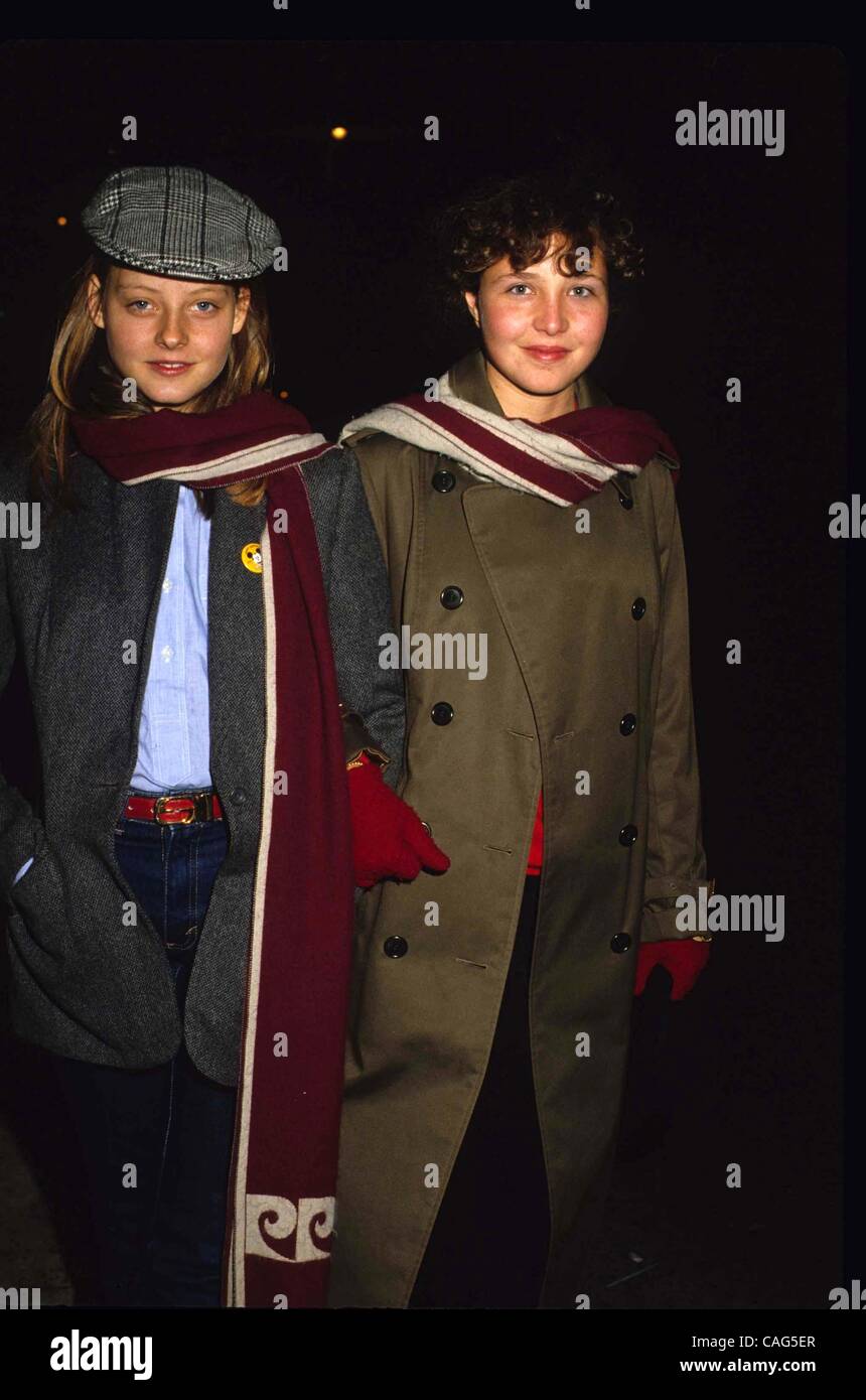Feb. 11, 2008 - Hollywood, California, U.S. - JODIE FOSTER AND SISTER ...