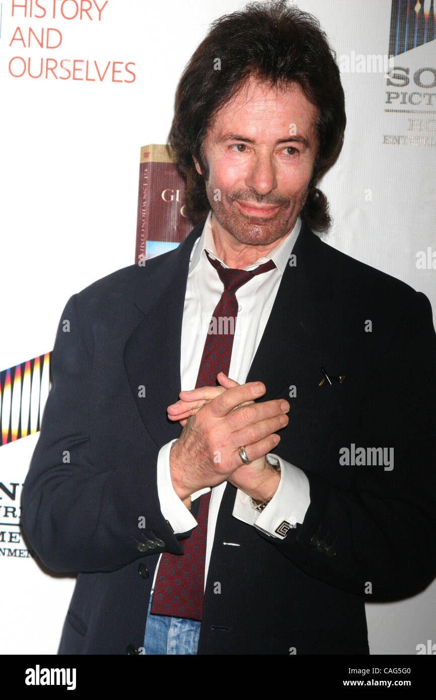 Feb. 11, 2008 - Hollywood, California, U.S. - I12995CHW.''GUESS WHO'S ...