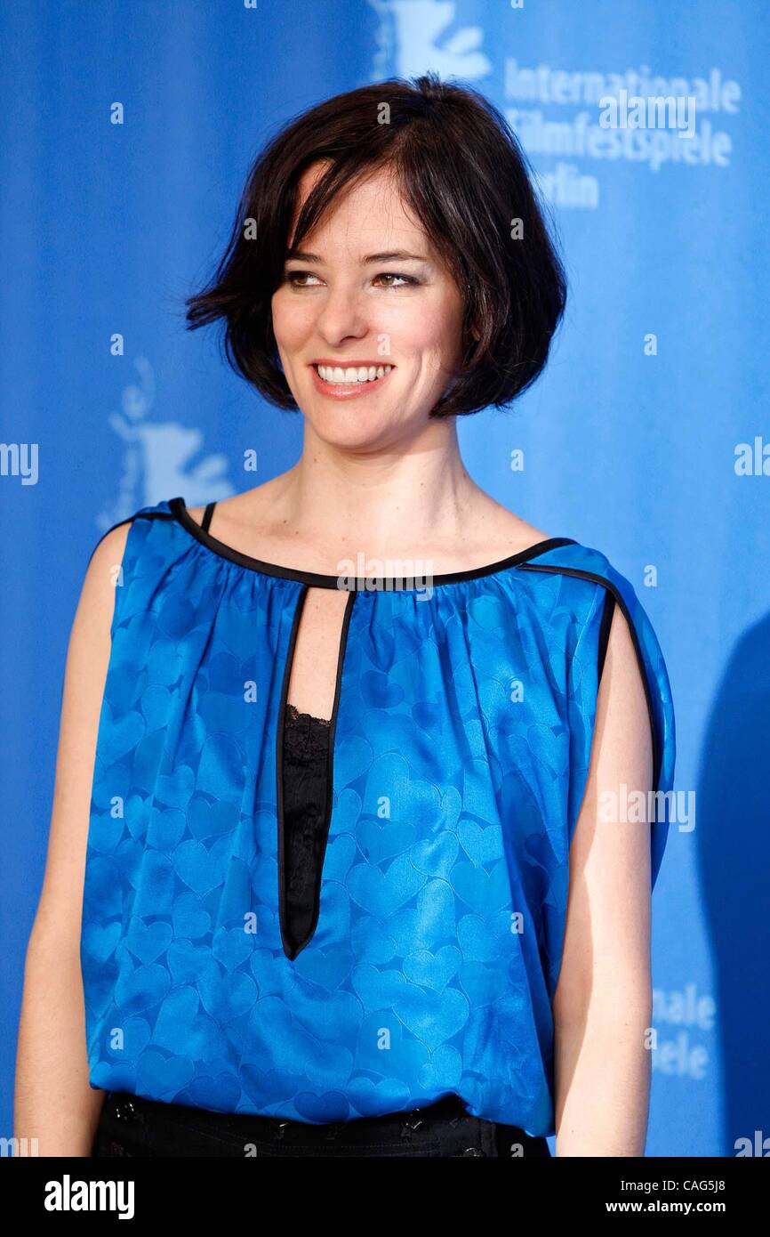 Parker posey happy hi-res stock photography and images - Alamy