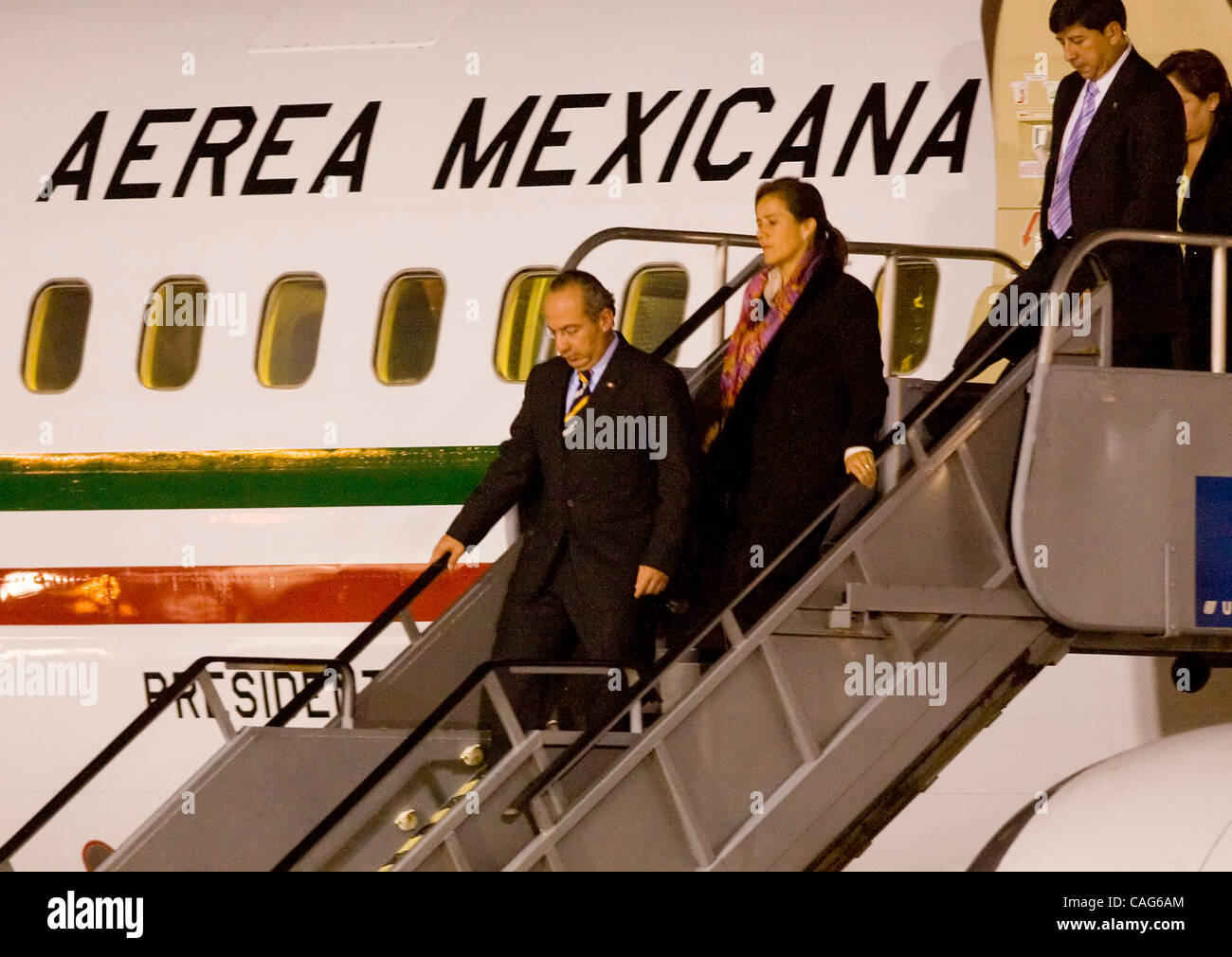 Mexican President, Felipe Calderâ€ºn, and his wife Margarita Zavala ...