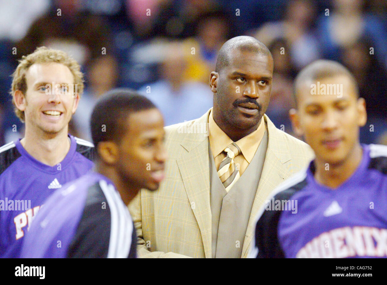 Phoenix Suns' Shaquille O'Neal , second from right, looks around along ...