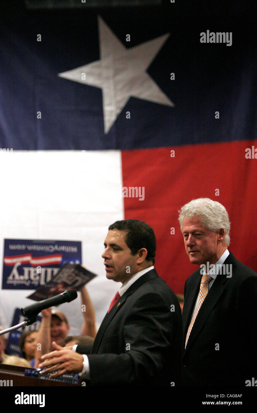 Feb 15, 2008 - Tyler, Texas, USA - Former President BILL CLINTON is ...