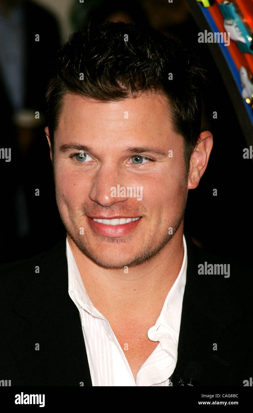 Singer NICK LACHEY unveils the one-of-a-kind 40th anniversary diamond ...