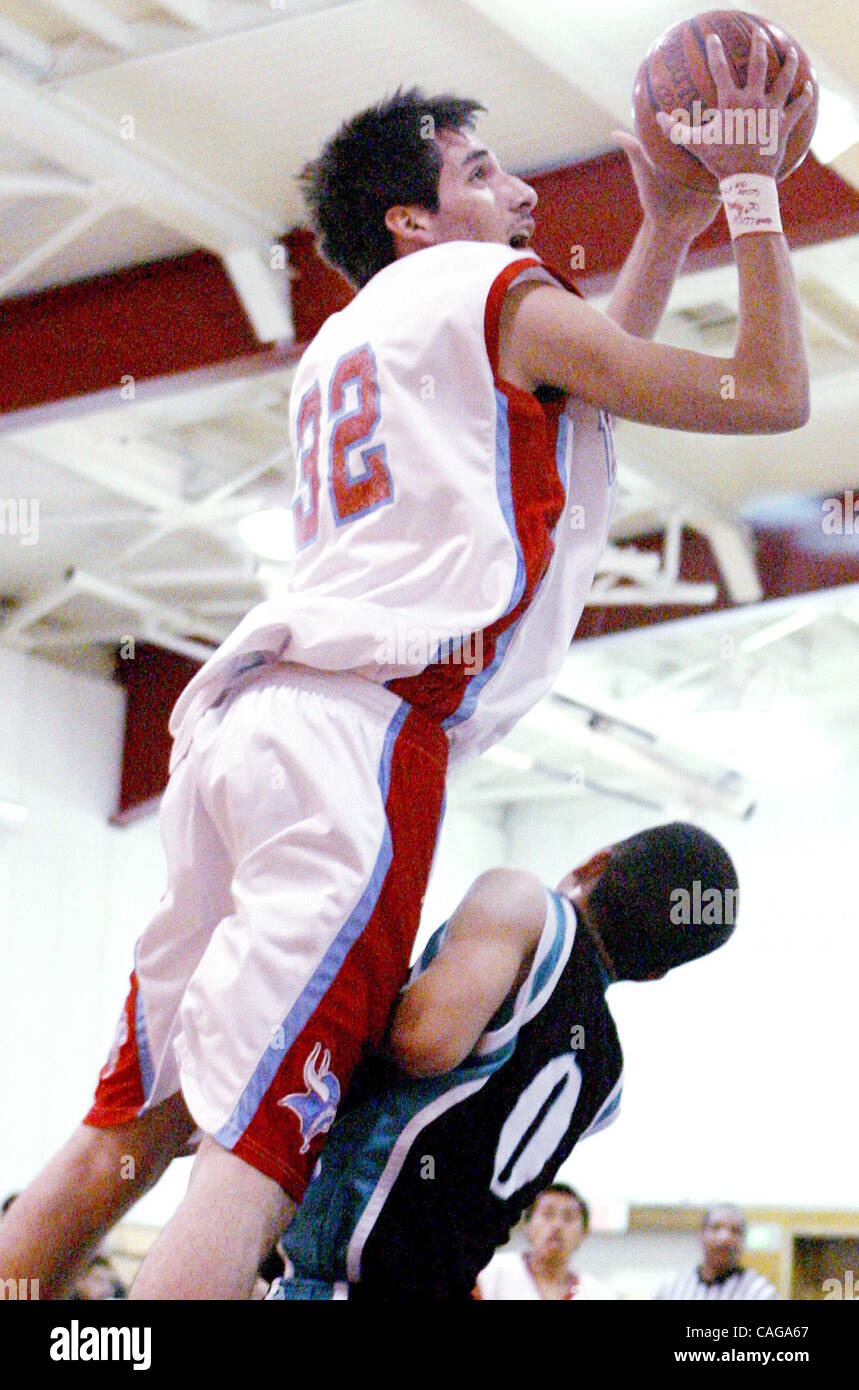 North Salinas' Sal Moran races past Evergreen's Khoi Nguyen during the ...