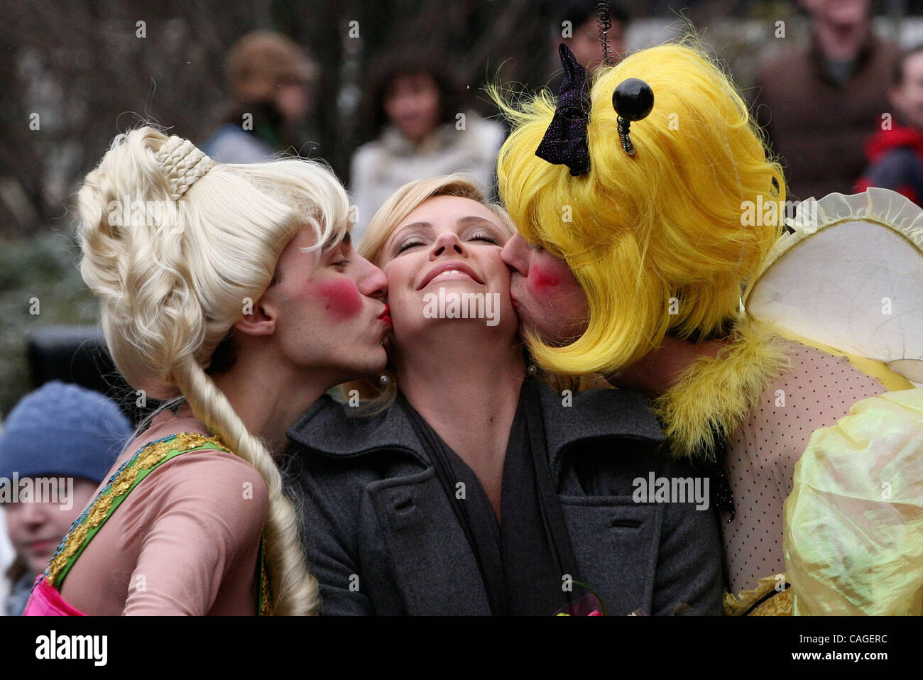 Left right charlize theron hi-res stock photography and images - Alamy