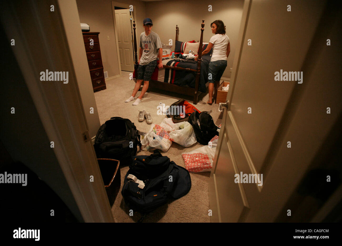 2/7/2008-------Julie Mattson and her son Nick unpacked his luggage at ...