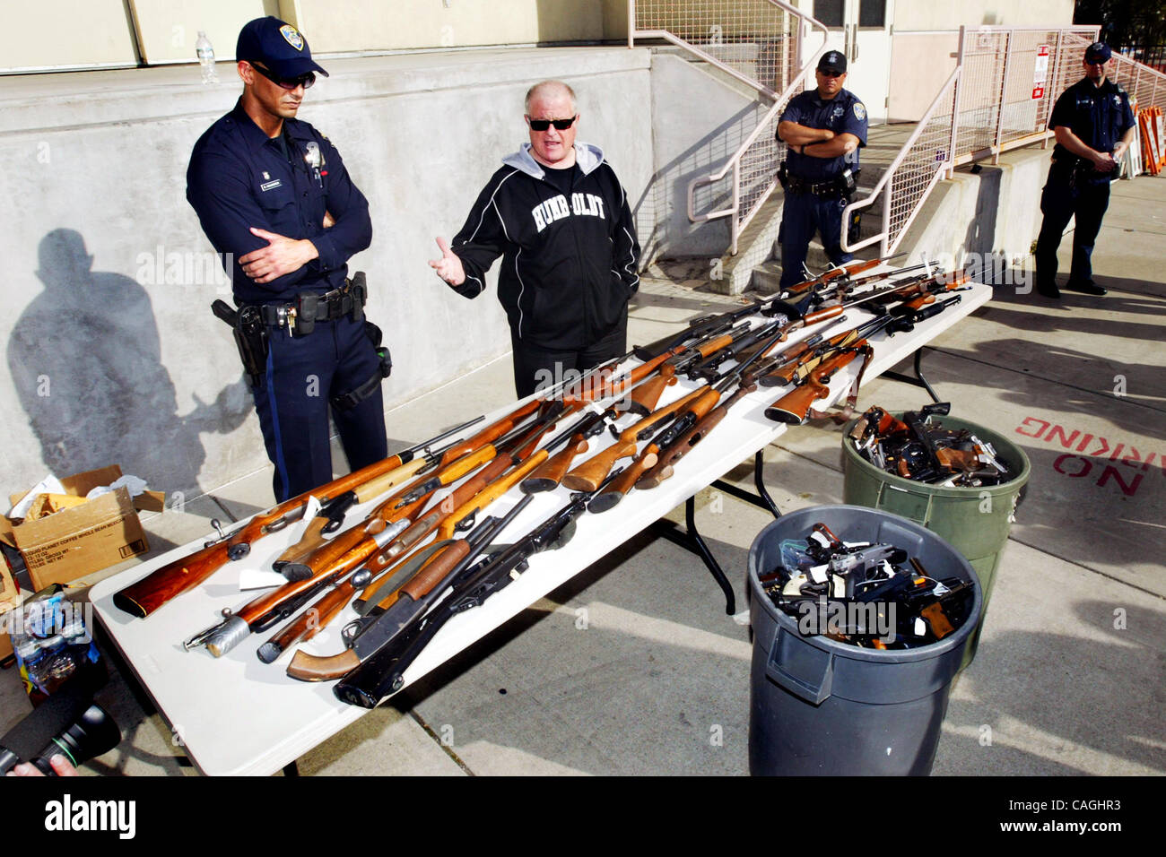 Oakland Police Information Officer Roland Holmgren, left, and State ...