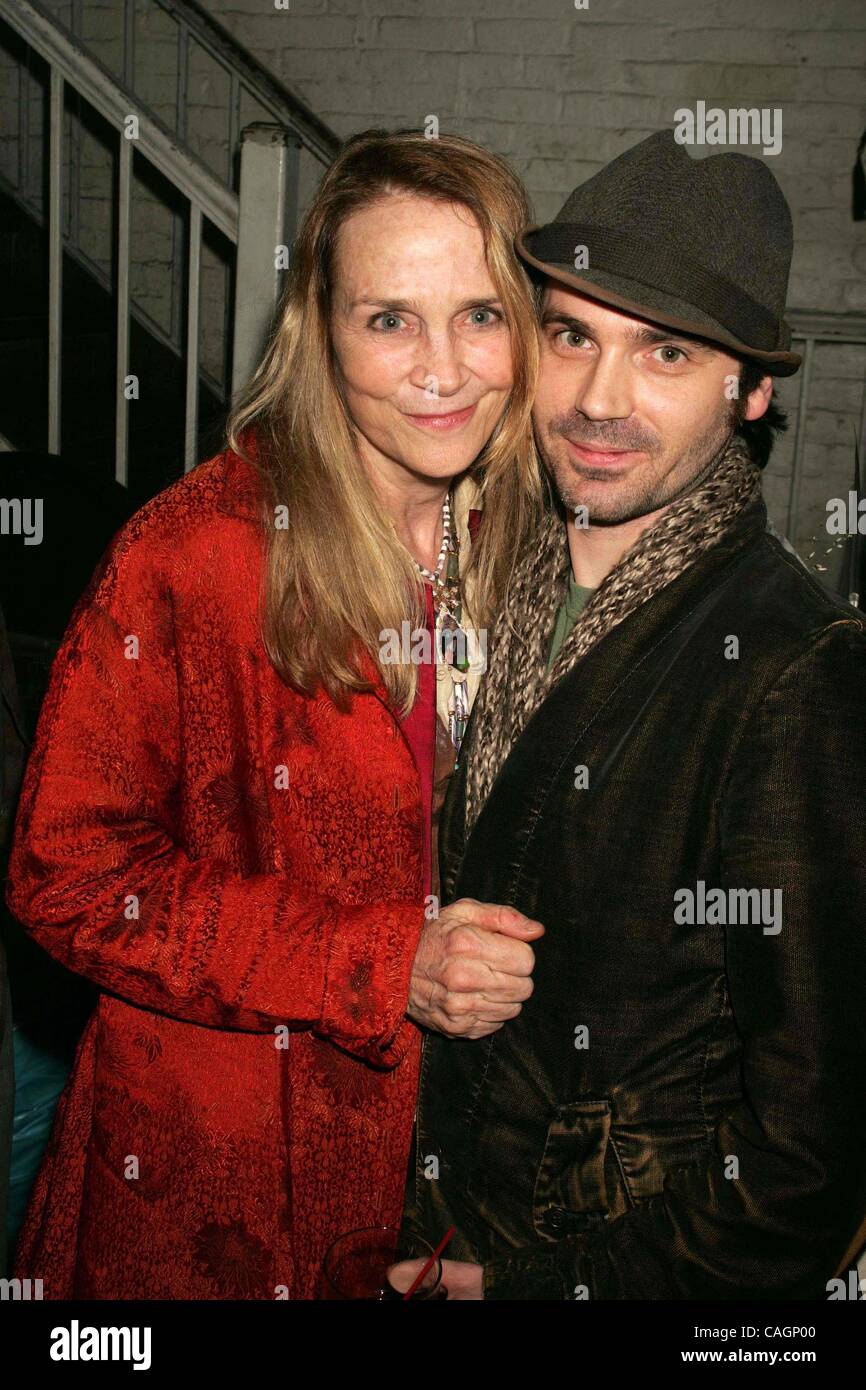 Feb. 3, 2008 - New York, New York, U.S. - CARLY SIMON, HER SON BEN ...