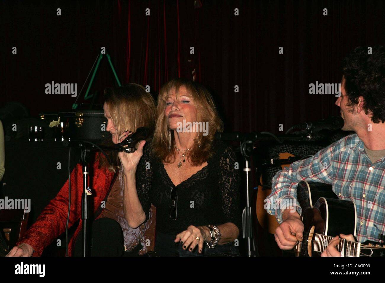 Feb. 3, 2008 - New York, New York, U.S. - CARLY SIMON, HER SON BEN ...