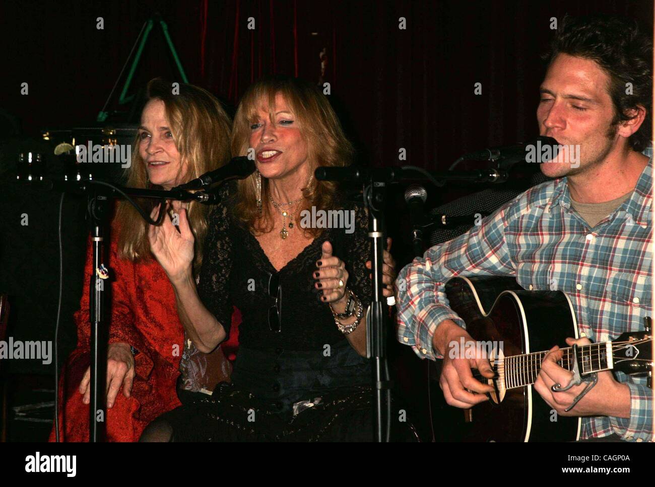 Feb. 3, 2008 - New York, New York, U.S. - CARLY SIMON, HER SON BEN ...