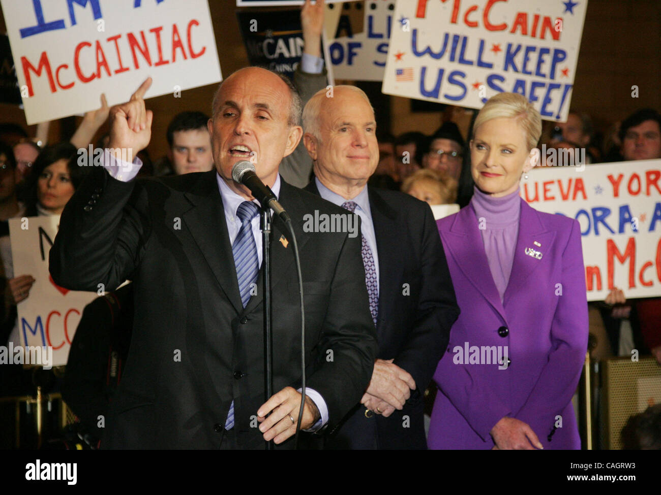 John mccain and wife campaign hi-res stock photography and images - Alamy