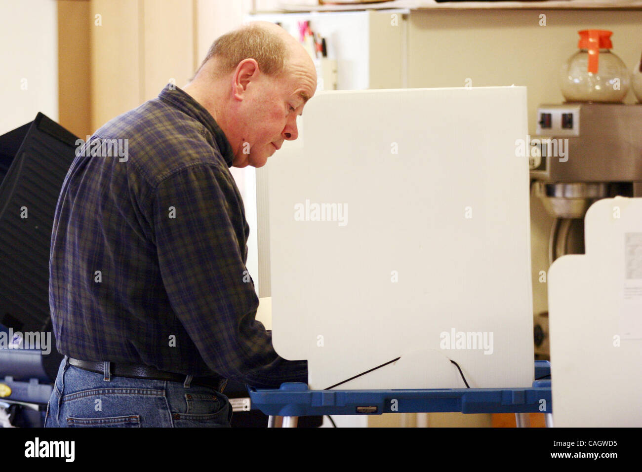 Brian Harrell casts his ballot at the First United Methodist polling ...