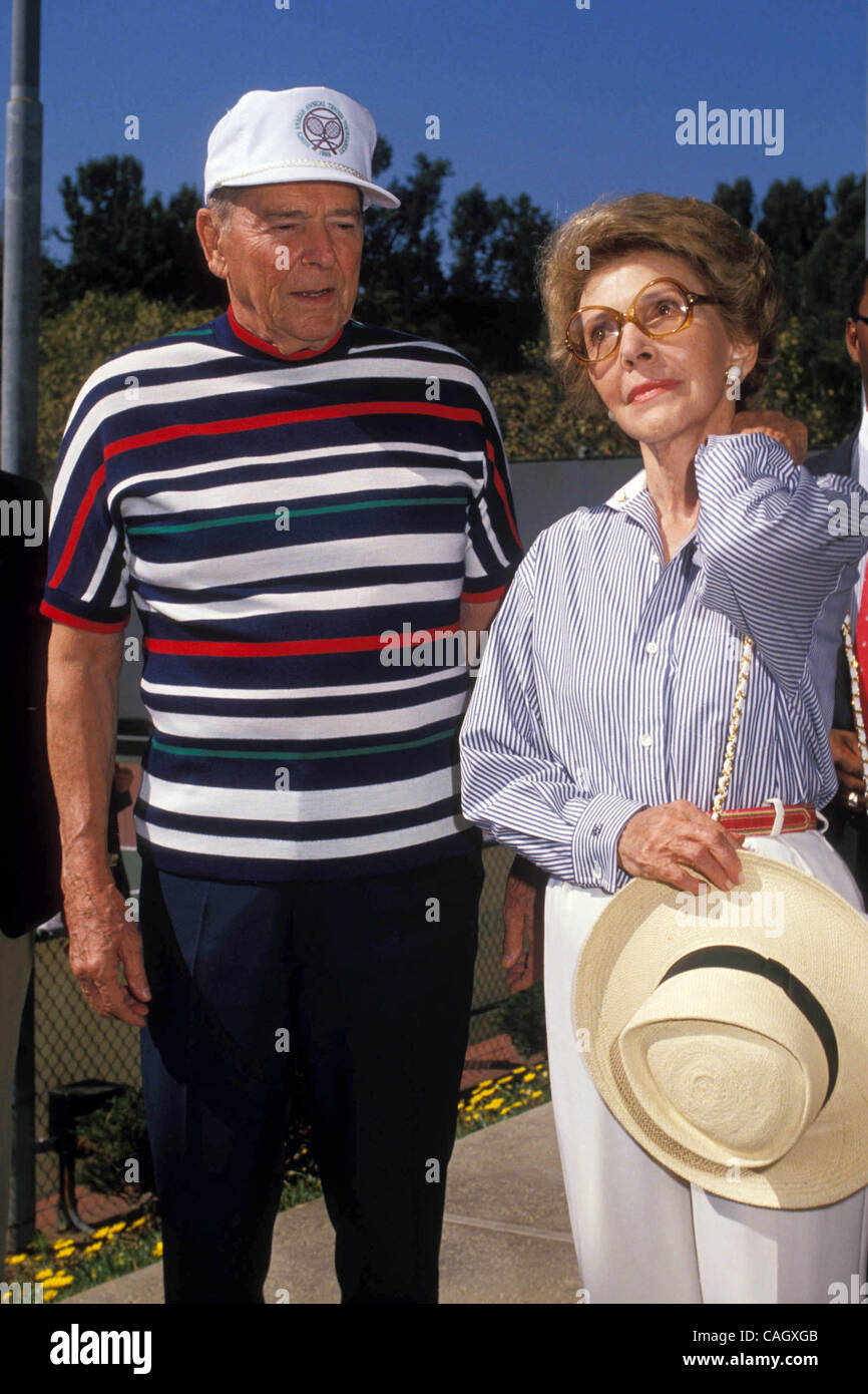 Jan. 25, 2008 - Hollywood, California, U.S. - NANCY REAGAN WITH RONALD ...
