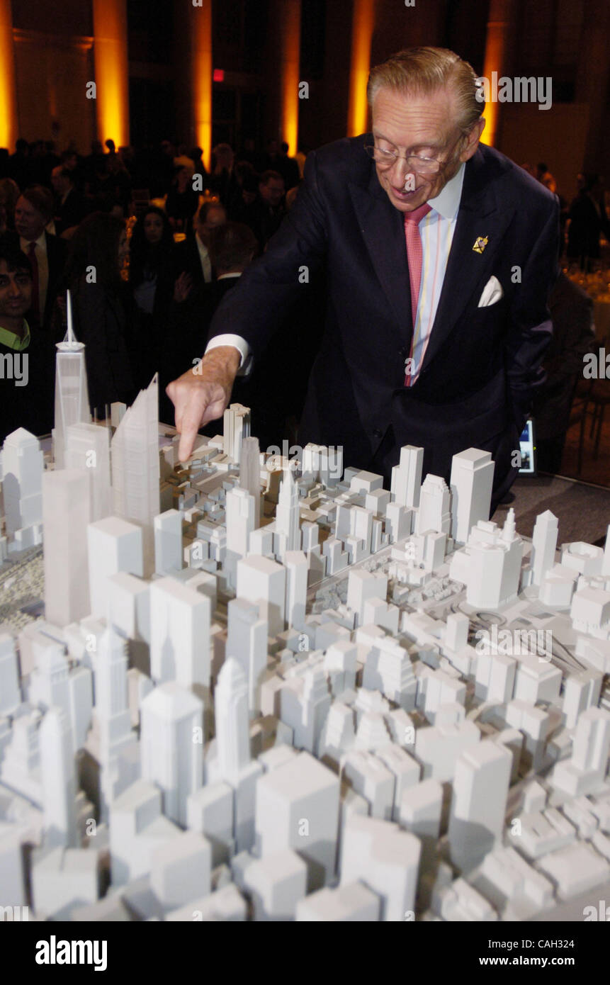 Larry Silverstein points out the tower in a model of lower Manhattan ...