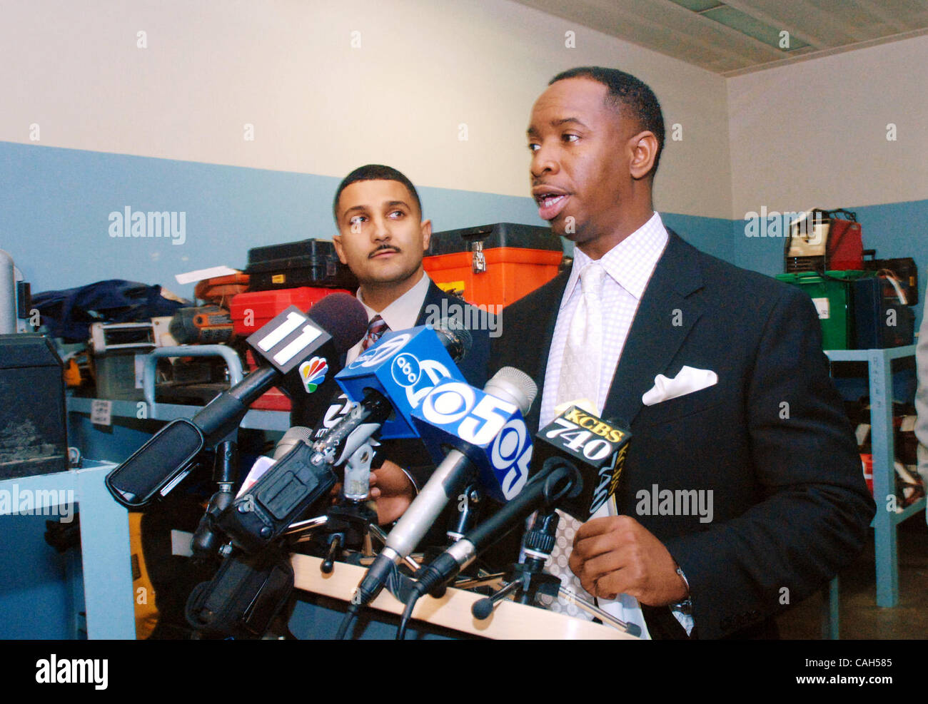 (L-R) On Thursday, January 31, 2008 Oakland police sgts. Nishant Joshi ...