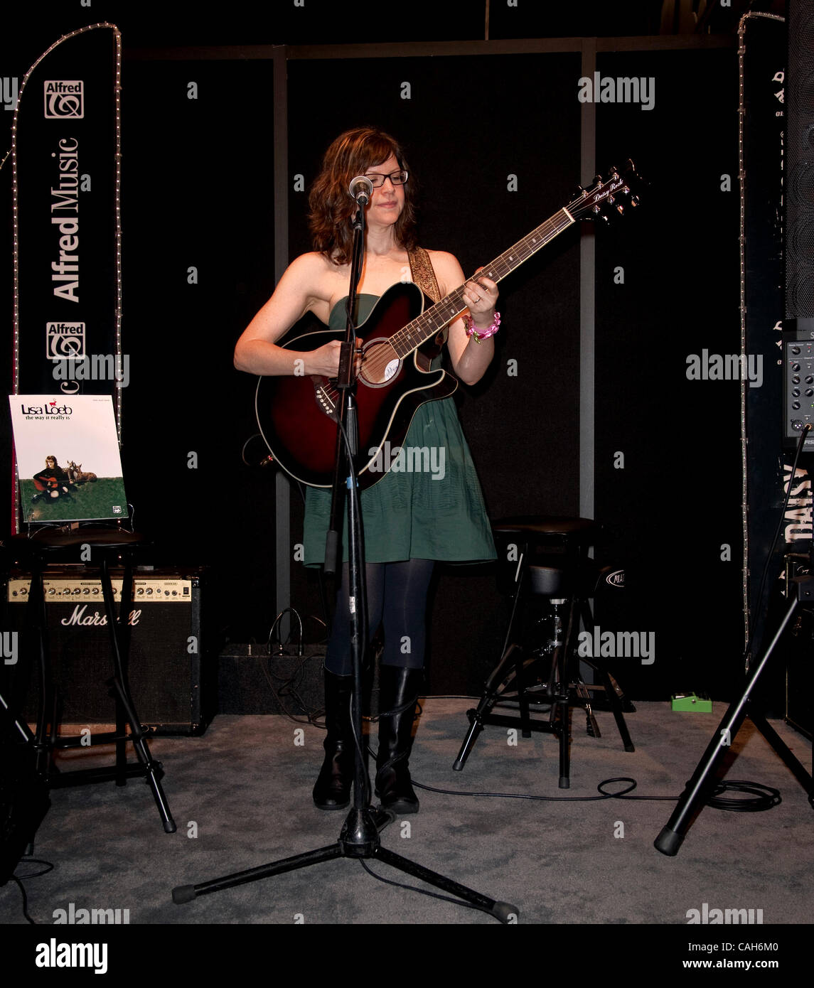 Lisa loeb during hi-res stock photography and images - Alamy
