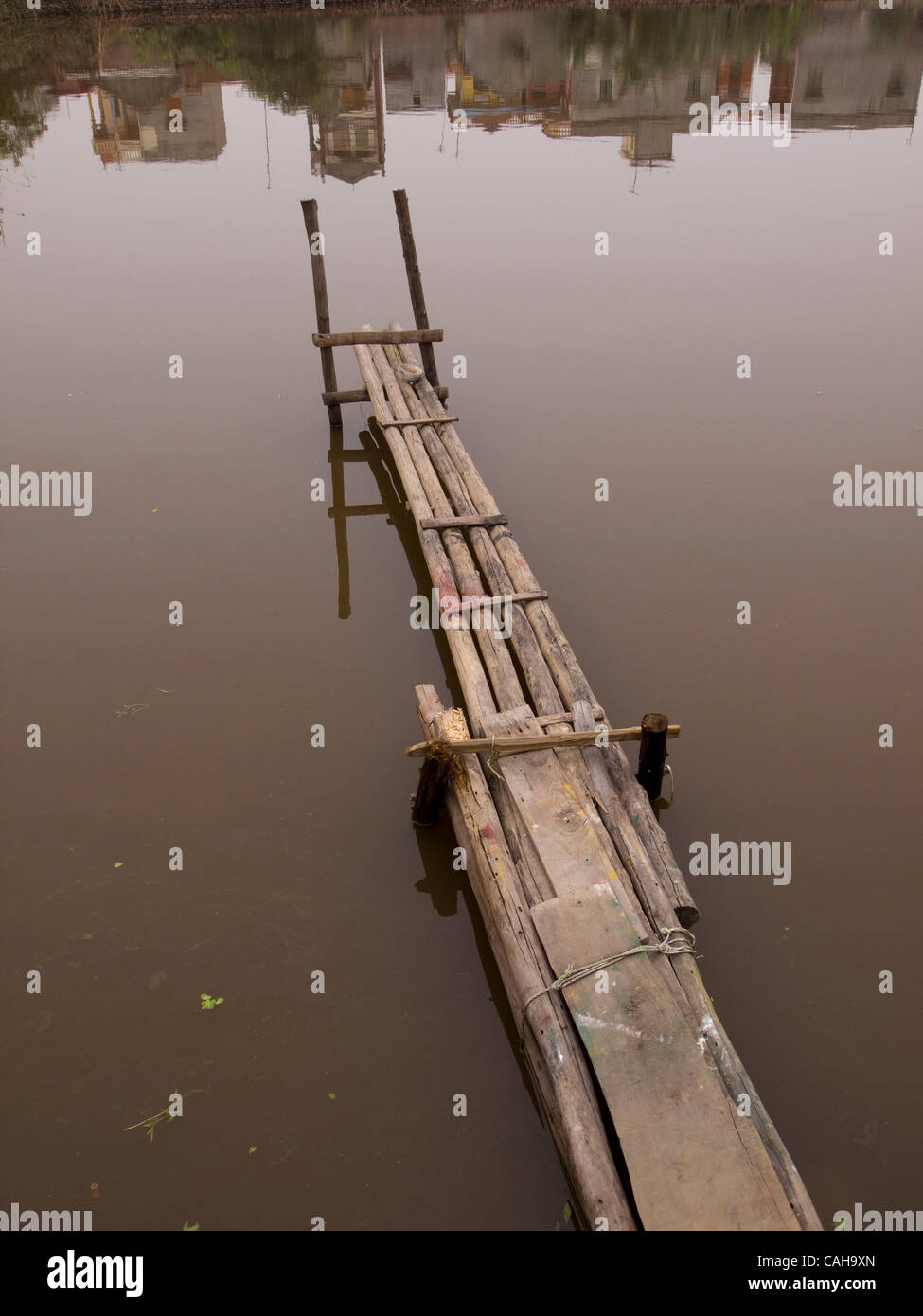 Simple bamboo pier on pond in Thuan Thanh, Vietnam Stock Photo - Alamy