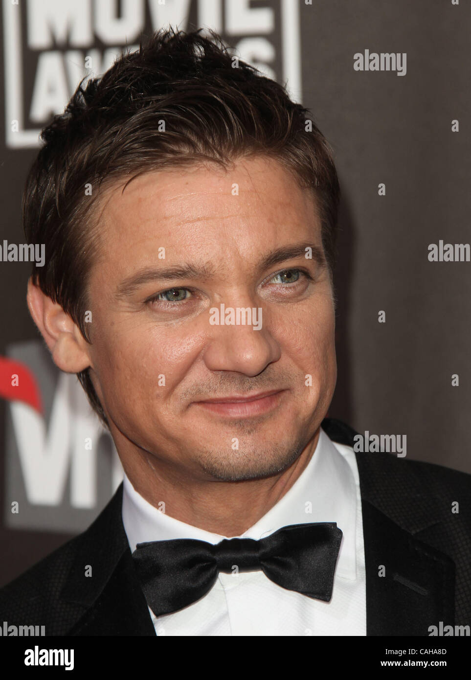 Jan. 14, 2011 - Hollywood, California, U.S. - JEREMY RENNER arrives for ...